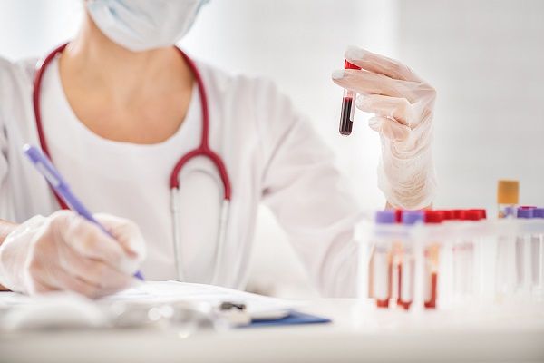 Αιματολογικές εξετάσεις: 5 ερωτήσεις που πρέπει να κάνετε στον γιατρό ...